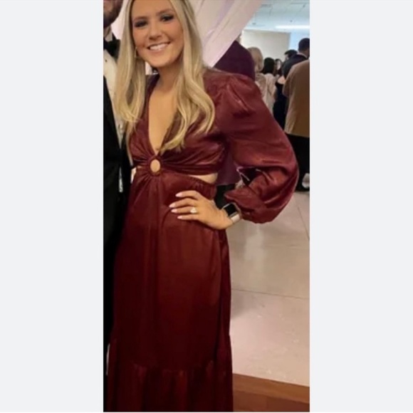 ARULA | Dresses | Nwt Arula Size 82 B Wine Maxi Dress With Slight Cut ...